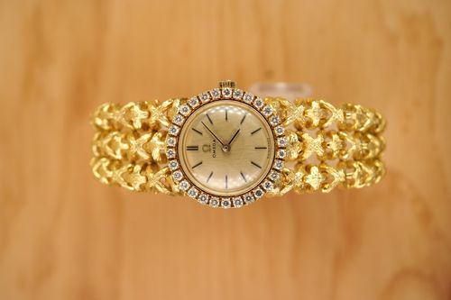 Omega - by Gilbert Albert: Naturalistic Ladies Limelight, 30 Diamonds ...